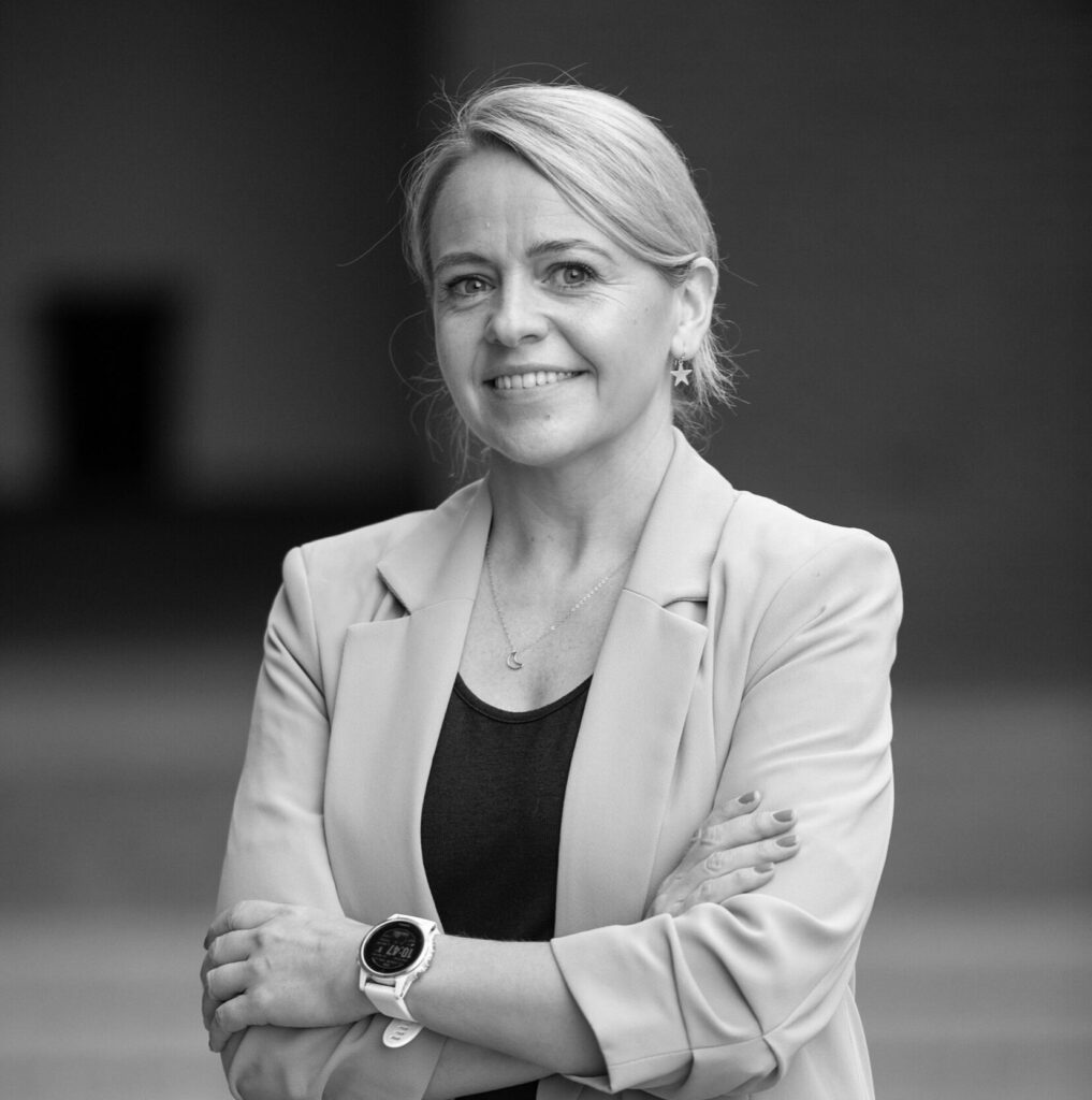 Laura Mathews - VisibleThread